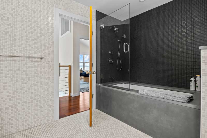 Modern Lake Getaway - Vermont Luxury Getaways, Colchester, VT